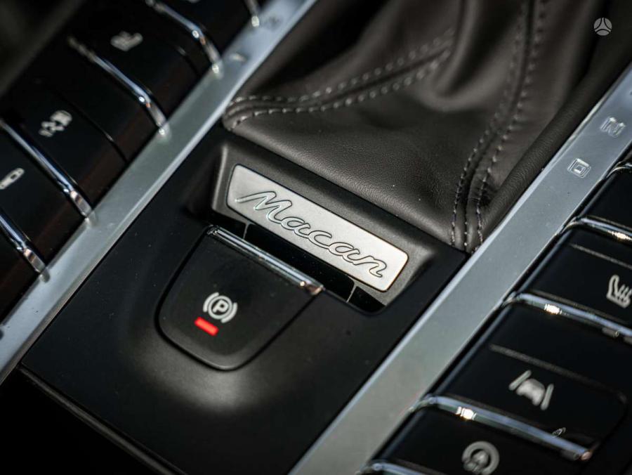 Grey Porsche Macan 2020 in Klaipeda, with an engine capacity of 1.98 L and mileage of 57 thousand km for 45911 €, photo 29 on AUTOMOTO.COM.LV