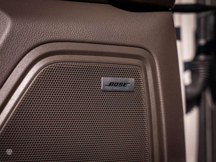 Grey Porsche Macan 2020 in Klaipeda, with an engine capacity of 1.98 L and mileage of 57 thousand km for 45911 €, photo 32 on AUTOMOTO.COM.LV