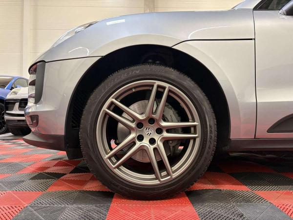 Grey Porsche Macan 2020 in Vilnius, with an engine capacity of 3.00 L and mileage of 89 thousand km for 38990 €, photo 8 on AUTOMOTO.COM.LV