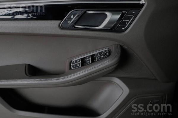 Grey Porsche Macan 2021 in Riga, with an engine capacity of 3.00 L and mileage of 97 thousand km for 44500 €, photo 8 on AUTOMOTO.COM.LV