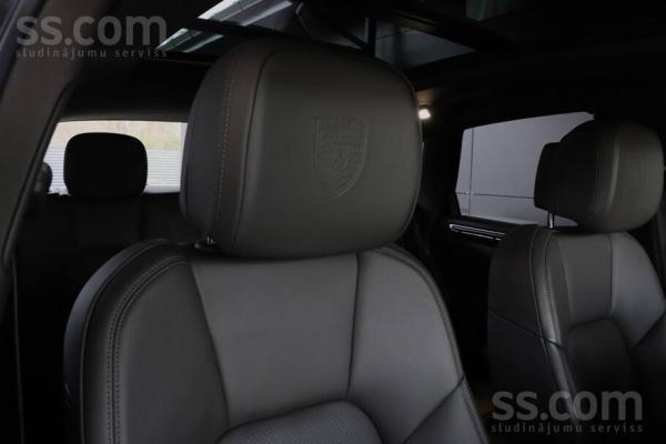 Grey Porsche Macan 2021 in Riga, with an engine capacity of 3.00 L and mileage of 97 thousand km for 44350 €, photo 7 on AUTOMOTO.COM.LV