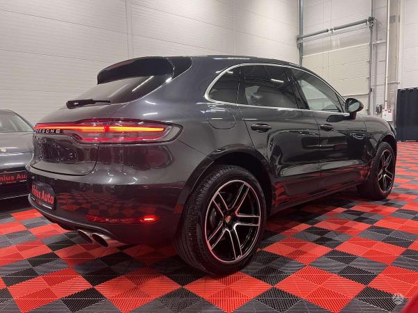 Pelēks Porsche Macan 2021 Viļņa, ar dzinēja tilpumu 3.00 L un nobraukumu 12 tūkst. km par 39990 €, foto 4 vietnē AUTOMOTO.COM.LV