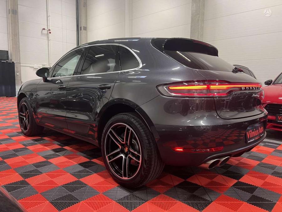 Grey Porsche Macan 2021 in Vilnius, with an engine capacity of 3.00 L and mileage of 12 thousand km for 39990 €, photo 7 on AUTOMOTO.COM.LV