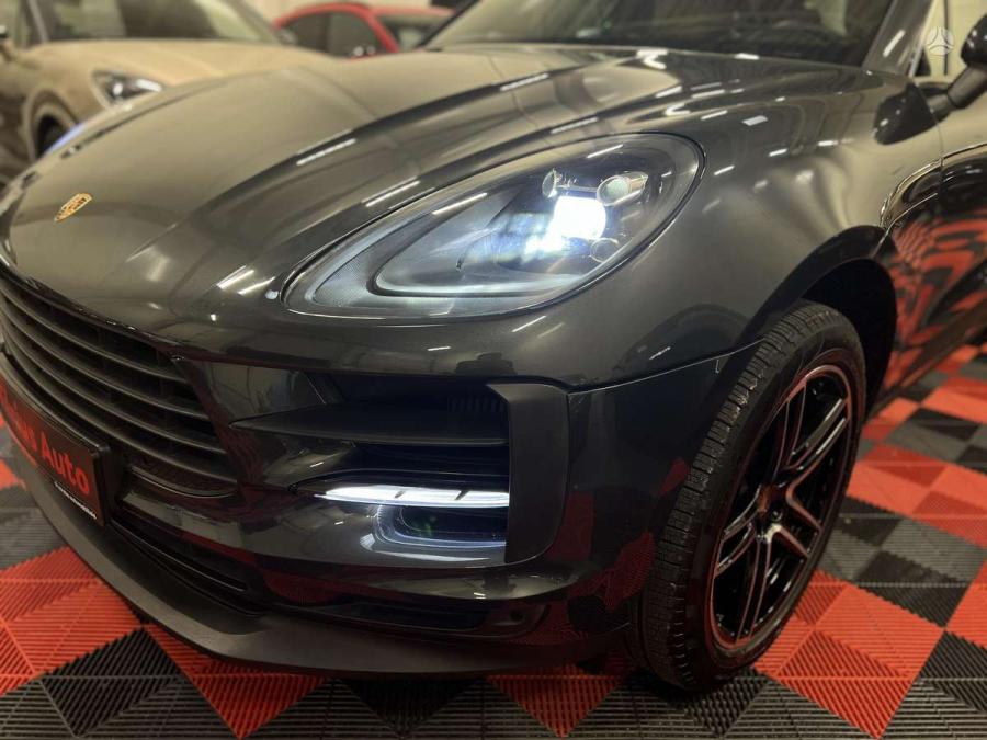 Grey Porsche Macan 2021 in Vilnius, with an engine capacity of 3.00 L and mileage of 12 thousand km for 39990 €, photo 9 on AUTOMOTO.COM.LV