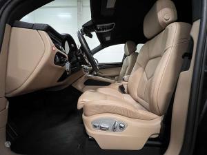 Grey Porsche Macan 2021 in Vilnius, with an engine capacity of 3.00 L and mileage of 12 thousand km for 39990 €, photo 13 on AUTOMOTO.COM.LV