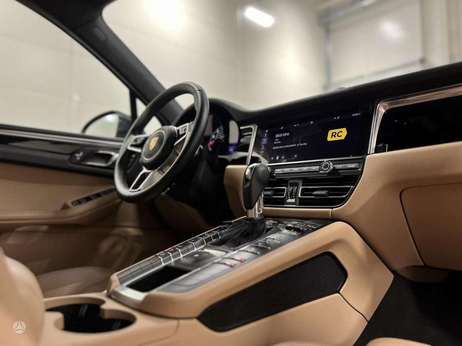 Grey Porsche Macan 2021 in Vilnius, with an engine capacity of 3.00 L and mileage of 12 thousand km for 39990 €, photo 18 on AUTOMOTO.COM.LV