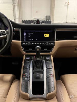 Grey Porsche Macan 2021 in Vilnius, with an engine capacity of 3.00 L and mileage of 12 thousand km for 39990 €, photo 22 on AUTOMOTO.COM.LV