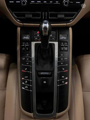 Grey Porsche Macan 2021 in Vilnius, with an engine capacity of 3.00 L and mileage of 12 thousand km for 39990 €, photo 23 on AUTOMOTO.COM.LV