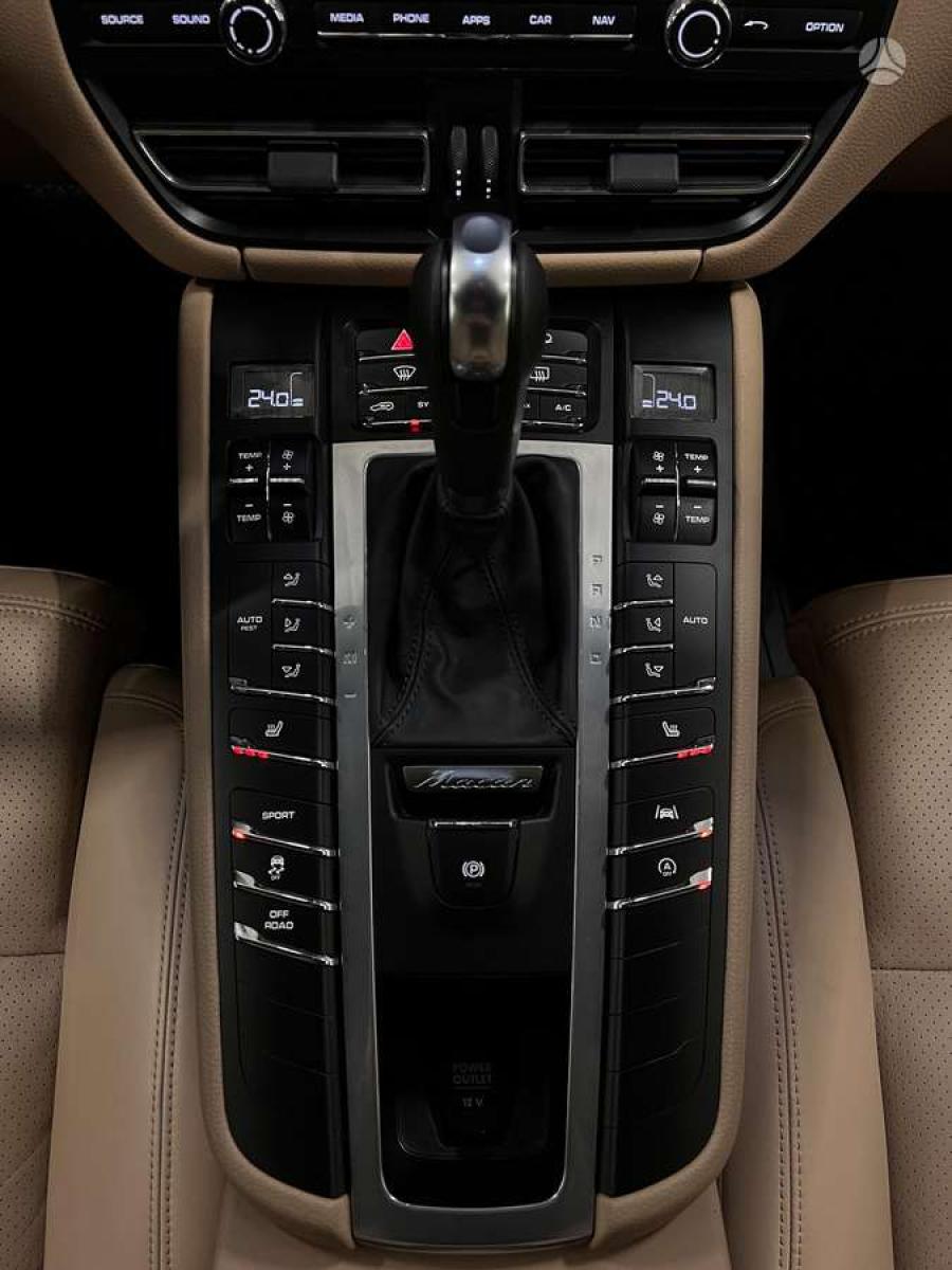 Grey Porsche Macan 2021 in Vilnius, with an engine capacity of 3.00 L and mileage of 12 thousand km for 39990 €, photo 23 on AUTOMOTO.COM.LV