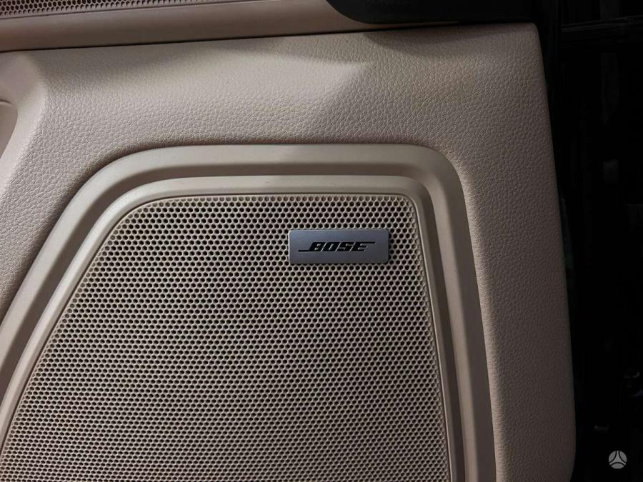 Grey Porsche Macan 2021 in Vilnius, with an engine capacity of 3.00 L and mileage of 12 thousand km for 39990 €, photo 28 on AUTOMOTO.COM.LV