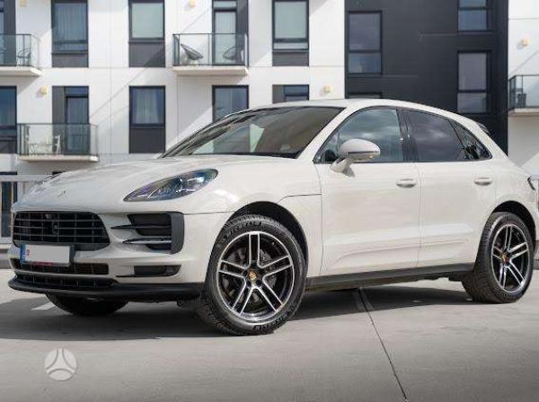 Pelēks Porsche Macan 2021 Viļņa, ar dzinēja tilpumu 1.98 L un nobraukumu 57 tūkst. km par 49300 €, foto 1 vietnē AUTOMOTO.COM.LV