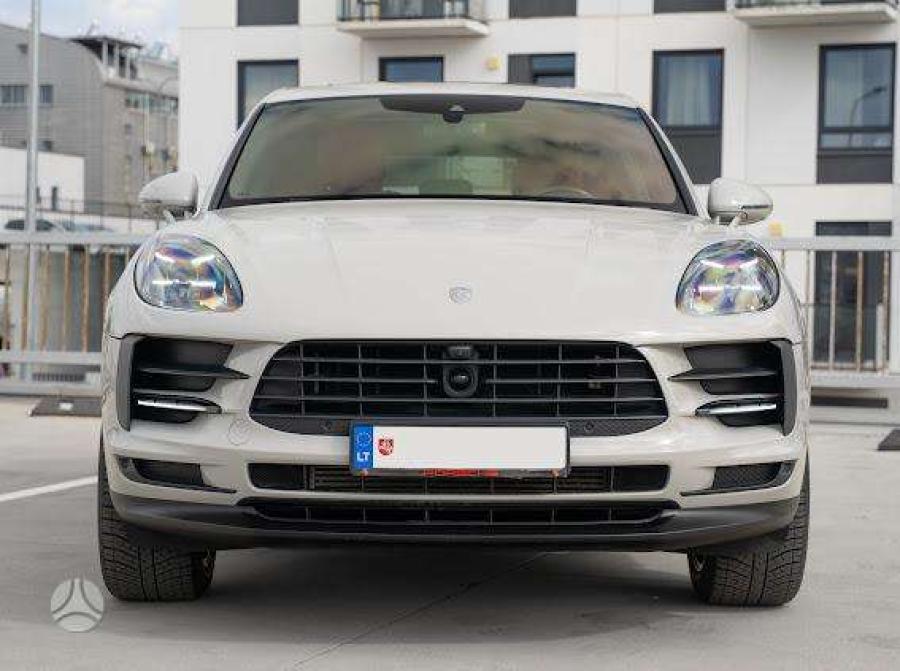 Grey Porsche Macan 2021 in Vilnius, with an engine capacity of 1.98 L and mileage of 57 thousand km for 49300 €, photo 3 on AUTOMOTO.COM.LV