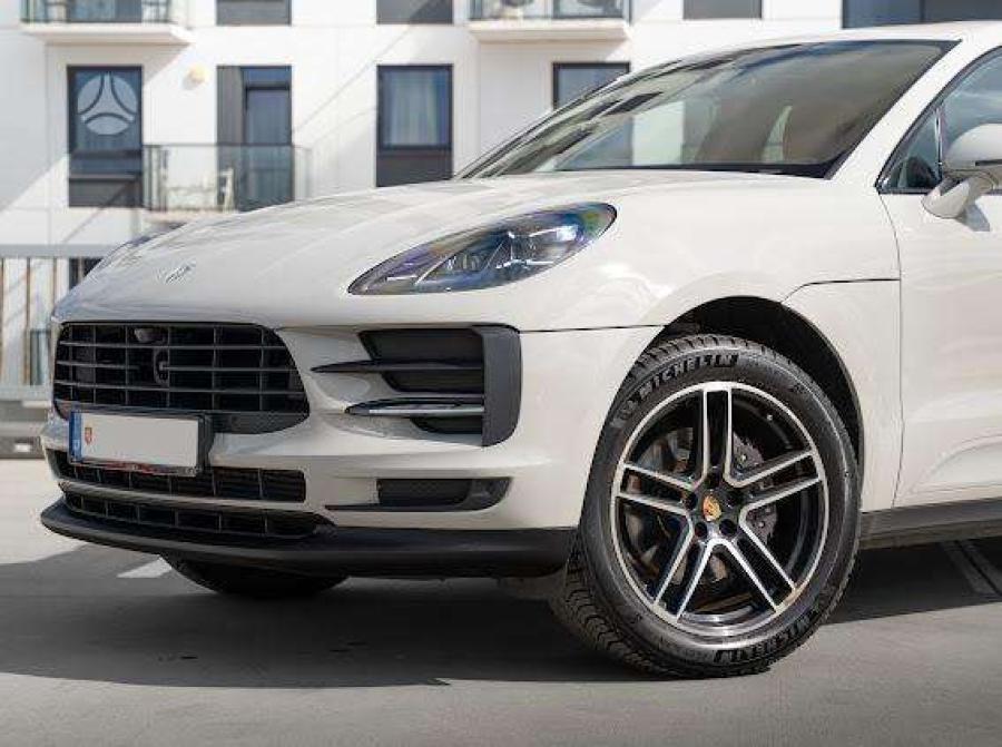 Grey Porsche Macan 2021 in Vilnius, with an engine capacity of 1.98 L and mileage of 57 thousand km for 49300 €, photo 4 on AUTOMOTO.COM.LV