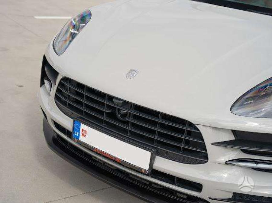 Grey Porsche Macan 2021 in Vilnius, with an engine capacity of 1.98 L and mileage of 57 thousand km for 49300 €, photo 5 on AUTOMOTO.COM.LV