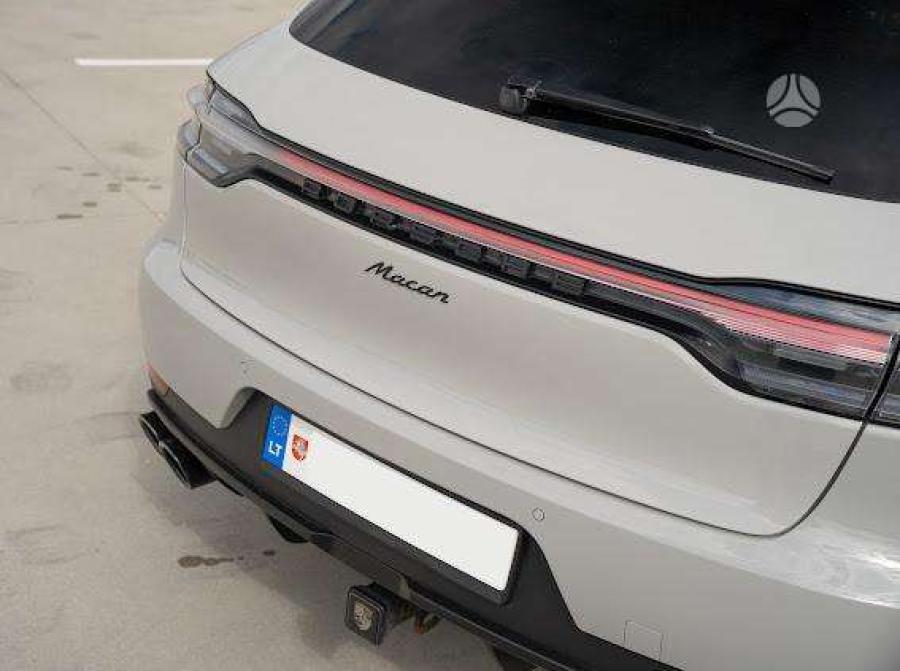 Grey Porsche Macan 2021 in Vilnius, with an engine capacity of 1.98 L and mileage of 57 thousand km for 49300 €, photo 7 on AUTOMOTO.COM.LV