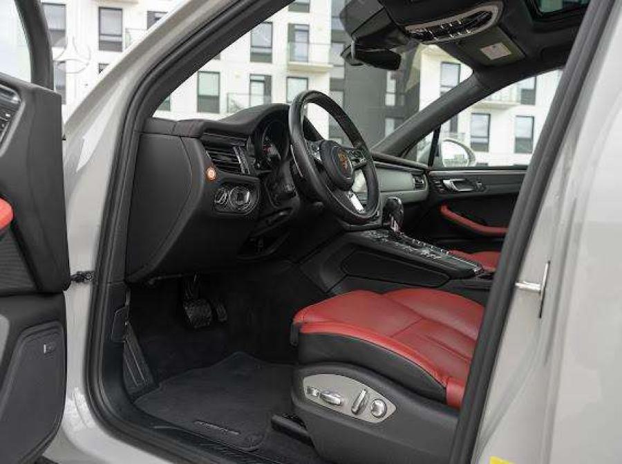 Grey Porsche Macan 2021 in Vilnius, with an engine capacity of 1.98 L and mileage of 57 thousand km for 49300 €, photo 15 on AUTOMOTO.COM.LV