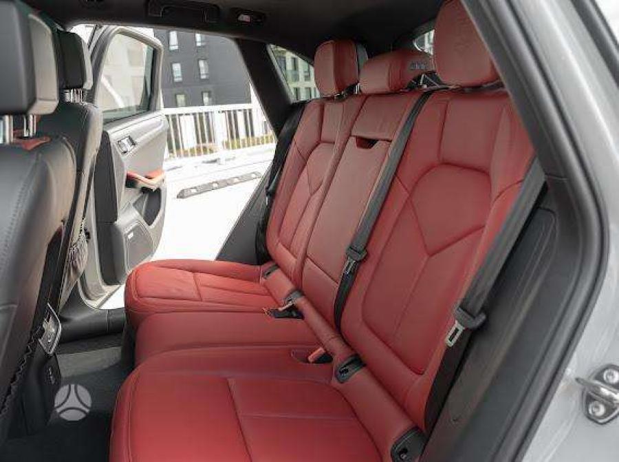 Grey Porsche Macan 2021 in Vilnius, with an engine capacity of 1.98 L and mileage of 57 thousand km for 49300 €, photo 27 on AUTOMOTO.COM.LV