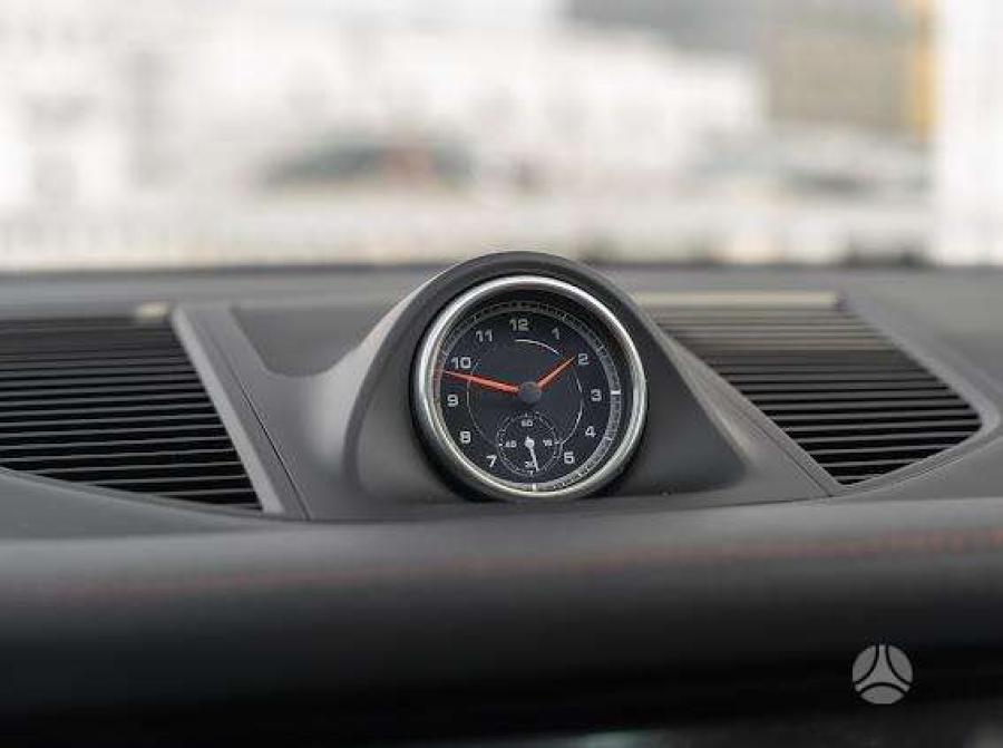 Grey Porsche Macan 2021 in Vilnius, with an engine capacity of 1.98 L and mileage of 57 thousand km for 49300 €, photo 33 on AUTOMOTO.COM.LV