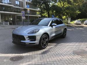 Grey Porsche Macan 2021 in Vilnius, with an engine capacity of 1.98 L and mileage of 139 thousand km for 42600 €, photo 4 on AUTOMOTO.COM.LV