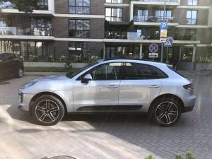 Grey Porsche Macan 2021 in Vilnius, with an engine capacity of 1.98 L and mileage of 139 thousand km for 42600 €, photo 5 on AUTOMOTO.COM.LV