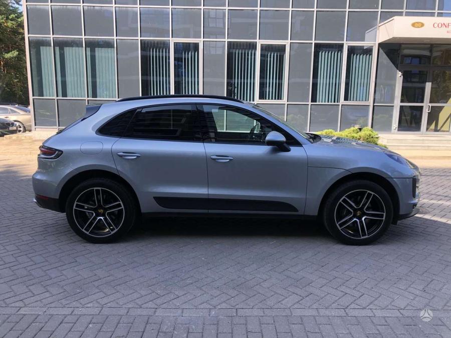 Grey Porsche Macan 2021 in Vilnius, with an engine capacity of 1.98 L and mileage of 139 thousand km for 42600 €, photo 9 on AUTOMOTO.COM.LV