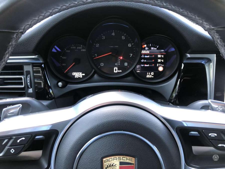 Grey Porsche Macan 2021 in Vilnius, with an engine capacity of 1.98 L and mileage of 139 thousand km for 42600 €, photo 11 on AUTOMOTO.COM.LV