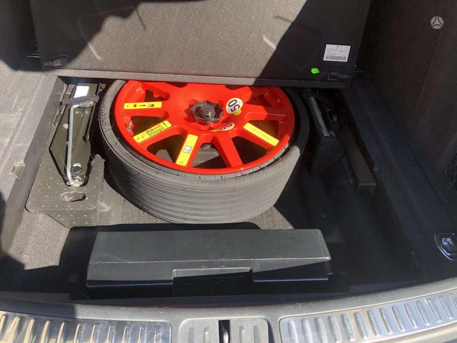 Grey Porsche Macan 2021 in Vilnius, with an engine capacity of 1.98 L and mileage of 139 thousand km for 42600 €, photo 16 on AUTOMOTO.COM.LV