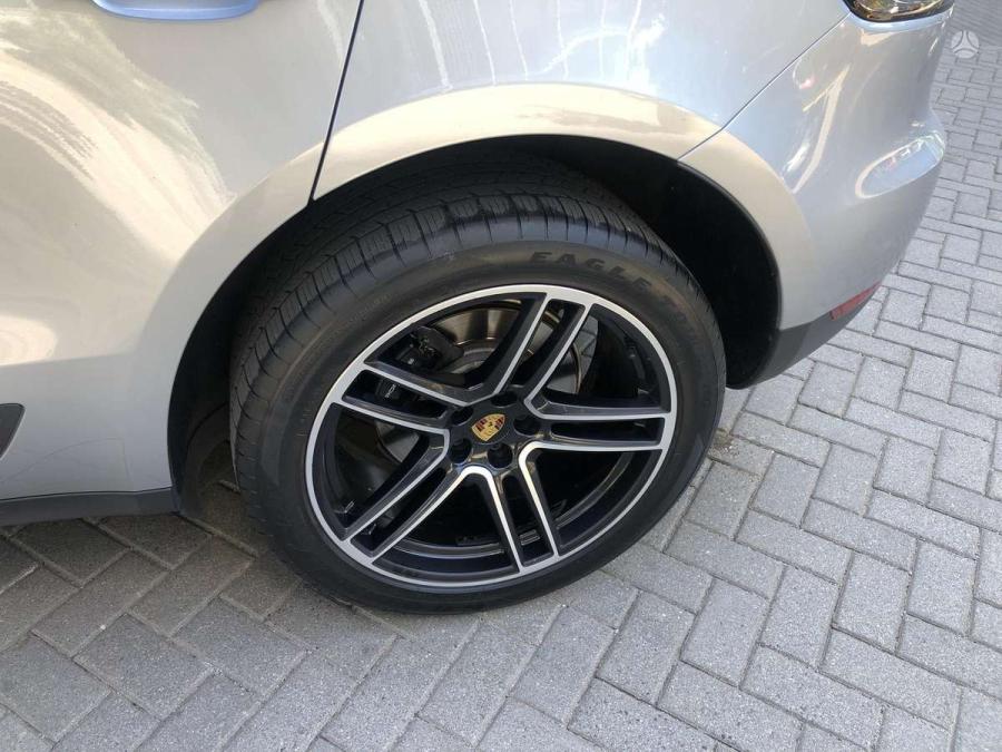 Grey Porsche Macan 2021 in Vilnius, with an engine capacity of 1.98 L and mileage of 139 thousand km for 42600 €, photo 17 on AUTOMOTO.COM.LV