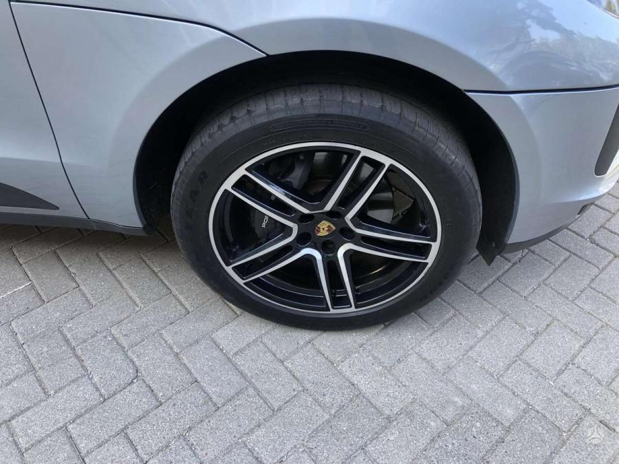 Grey Porsche Macan 2021 in Vilnius, with an engine capacity of 1.98 L and mileage of 139 thousand km for 42600 €, photo 18 on AUTOMOTO.COM.LV