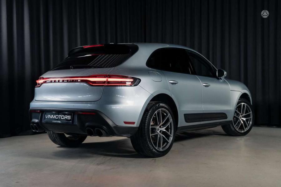 Grey Porsche Macan 2022 in Vilnius, with an engine capacity of 2.00 L and mileage of 46 thousand km for 46900 €, photo 4 on AUTOMOTO.COM.LV