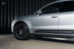 Grey Porsche Macan 2022 in Vilnius, with an engine capacity of 2.00 L and mileage of 46 thousand km for 46900 €, photo 11 on AUTOMOTO.COM.LV