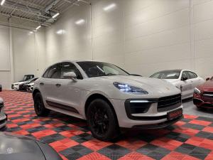 Grey Porsche Macan 2022 in Vilnius, with an engine capacity of 2.93 L and mileage of 18 thousand km for 60990 €, photo 3 on AUTOMOTO.COM.LV