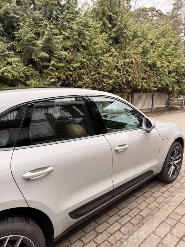 Grey Porsche Macan 2022 in Riga, with an engine capacity of 2.00 L and mileage of 72 thousand km for 49500 €, photo 6 on AUTOMOTO.COM.LV