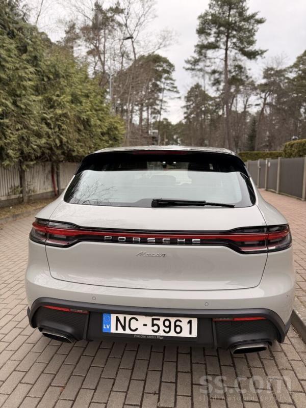Grey Porsche Macan 2022 in Riga, with an engine capacity of 2.00 L and mileage of 72 thousand km for 49500 €, photo 10 on AUTOMOTO.COM.LV