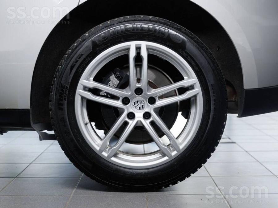 Pelēks Porsche Macan 2022 Rīga, ar dzinēja tilpumu 2.00 L un nobraukumu 131 tūkst. km par 46900 €, foto 18 vietnē AUTOMOTO.COM.LV