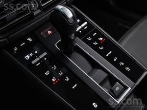 Pelēks Porsche Macan 2022 Rīga, ar dzinēja tilpumu 2.00 L un nobraukumu 131 tūkst. km par 46900 €, foto 24 vietnē AUTOMOTO.COM.LV