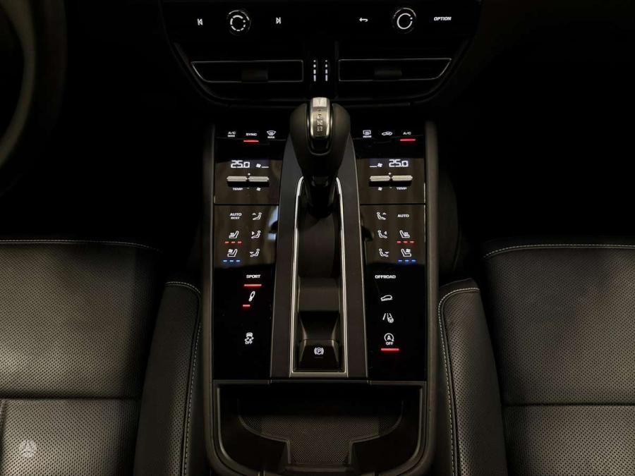 Pelēks Porsche Macan 2022 Viļņa, ar dzinēja tilpumu 2.93 L un nobraukumu 18 tūkst. km par 55900 €, foto 23 vietnē AUTOMOTO.COM.LV