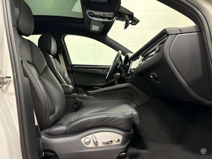 Pelēks Porsche Macan 2022 Viļņa, ar dzinēja tilpumu 2.93 L un nobraukumu 18 tūkst. km par 54900 €, foto 18 vietnē AUTOMOTO.COM.LV
