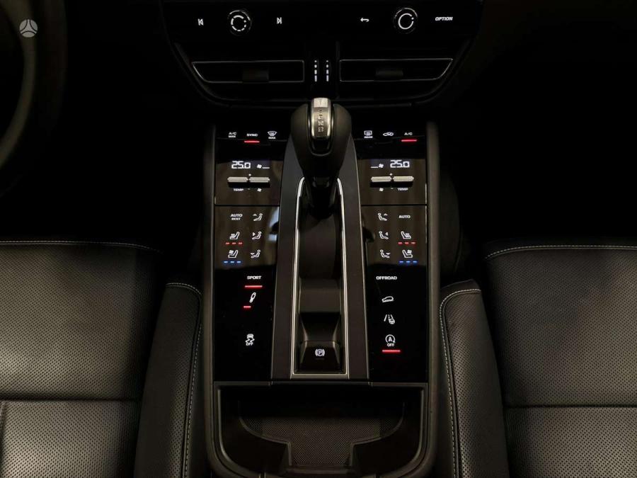 Pelēks Porsche Macan 2022 Viļņa, ar dzinēja tilpumu 2.93 L un nobraukumu 18 tūkst. km par 54900 €, foto 23 vietnē AUTOMOTO.COM.LV