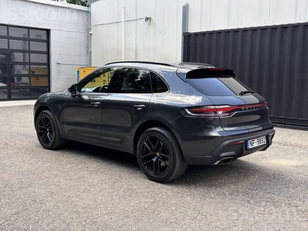 Grey Porsche Macan 2022 in Riga, with an engine capacity of 2.00 L and mileage of 73 thousand km for 48800 €, photo 4 on AUTOMOTO.COM.LV