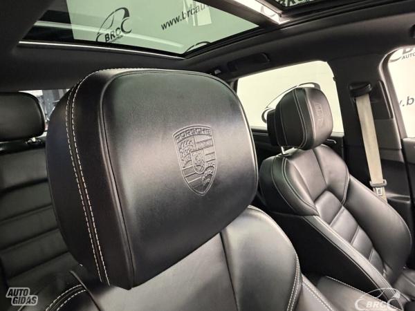 Grey Porsche Macan 2023 in Avizieniai, with an engine capacity of 2.00 L and mileage of 44 thousand km for 54900 €, photo 8 on AUTOMOTO.COM.LV