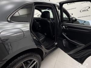 Pelēks Porsche Macan 2023 Avižieniai, ar dzinēja tilpumu 2.00 L un nobraukumu 44 tūkst. km par 54900 €, foto 14 vietnē AUTOMOTO.COM.LV