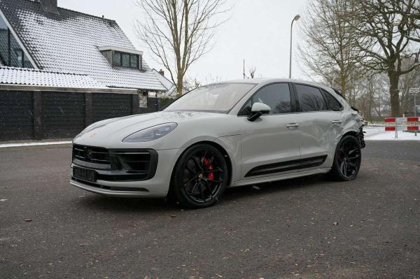 Pelēks Porsche Macan 2023 Kauņa, ar dzinēja tilpumu 2.89 L un nobraukumu 55 tūkst. km par 39500 €, foto 1 vietnē AUTOMOTO.COM.LV
