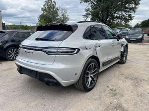 Grey Porsche Macan 2023 in Kaunas, with an engine capacity of 2.89 L and mileage of 56 thousand km for 39900 €, photo 4 on AUTOMOTO.COM.LV