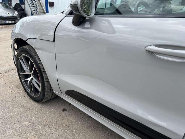 Grey Porsche Macan 2023 in Kaunas, with an engine capacity of 2.89 L and mileage of 56 thousand km for 39900 €, photo 8 on AUTOMOTO.COM.LV
