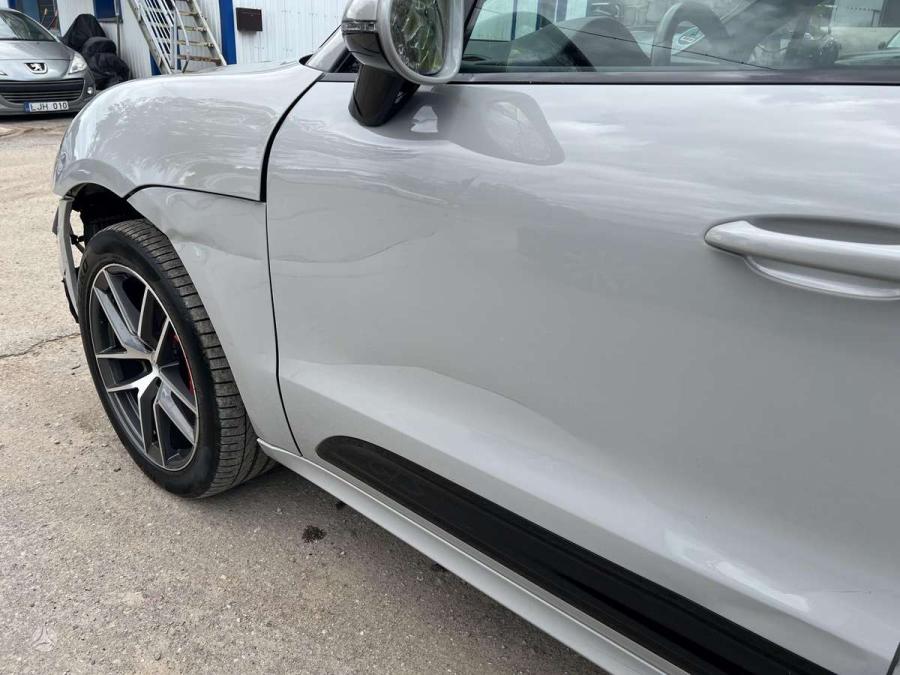 Grey Porsche Macan 2023 in Kaunas, with an engine capacity of 2.89 L and mileage of 56 thousand km for 39900 €, photo 9 on AUTOMOTO.COM.LV
