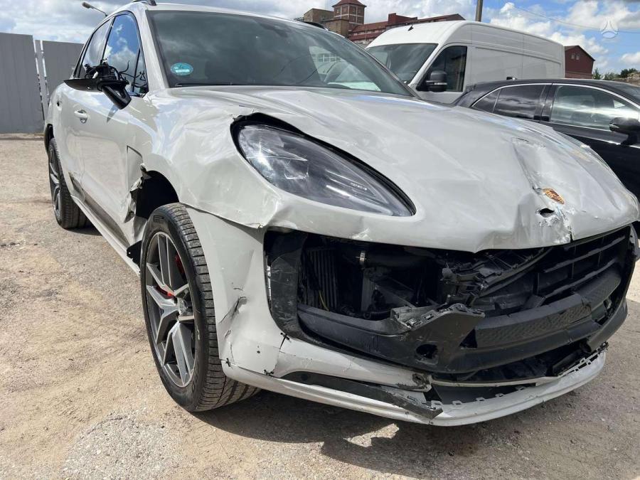 Grey Porsche Macan 2023 in Kaunas, with an engine capacity of 2.89 L and mileage of 56 thousand km for 39900 €, photo 10 on AUTOMOTO.COM.LV