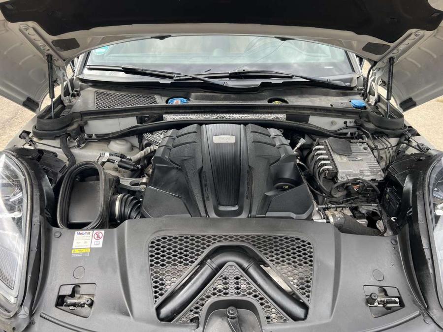 Grey Porsche Macan 2023 in Kaunas, with an engine capacity of 2.89 L and mileage of 56 thousand km for 39900 €, photo 16 on AUTOMOTO.COM.LV