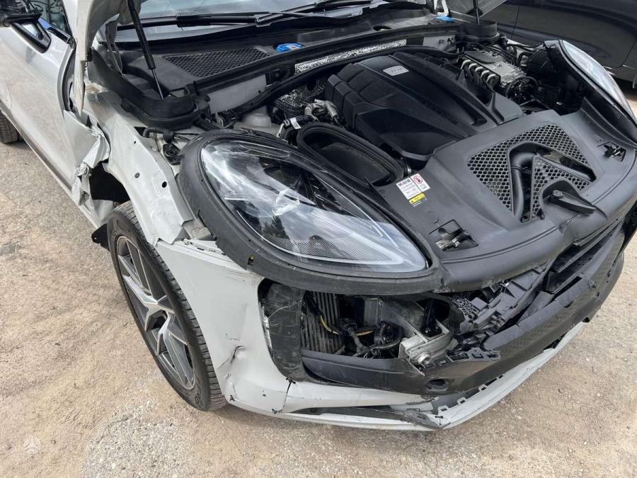 Grey Porsche Macan 2023 in Kaunas, with an engine capacity of 2.89 L and mileage of 56 thousand km for 39900 €, photo 19 on AUTOMOTO.COM.LV
