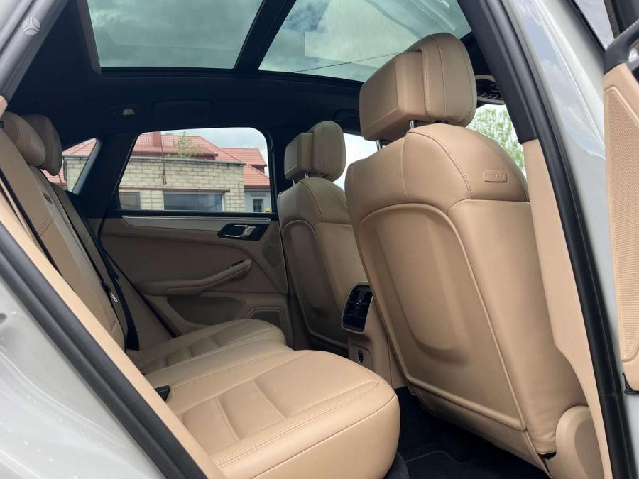 Grey Porsche Macan 2023 in Kaunas, with an engine capacity of 2.89 L and mileage of 56 thousand km for 39900 €, photo 23 on AUTOMOTO.COM.LV